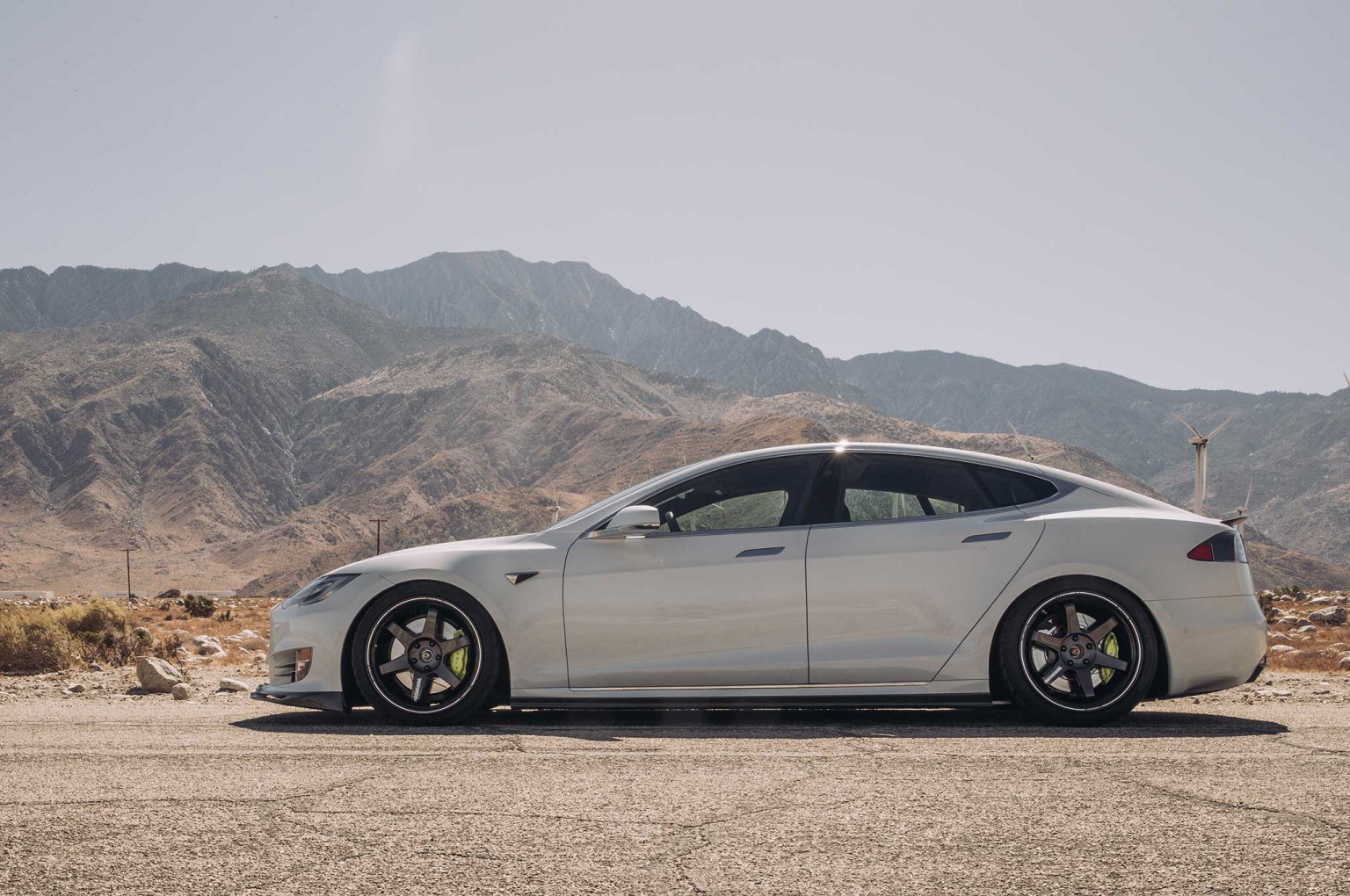 Modifikasi Tesla Model S Pakai Part Ikonik Bikin Salfok