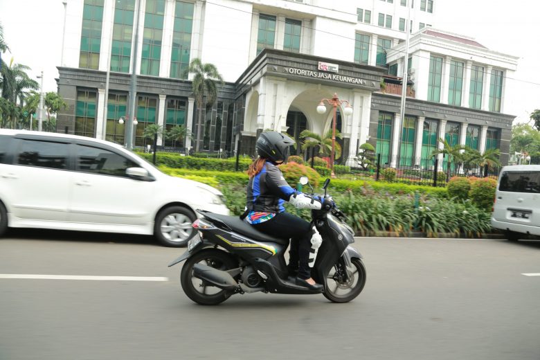 Kiat Berkendara Motor yang Wajib Diketahui Wanita - NMAA