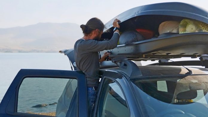 Tips Cara Memasang Roof Box untuk Menjaga Keamanan Berkendara di Jalan ...