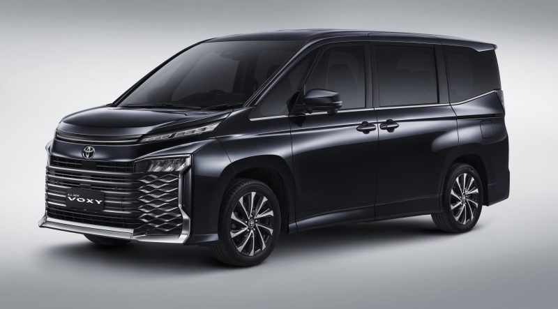 Modifikasi All New Toyota Voxy Gaya Stance Atau Sporty? Selera ...