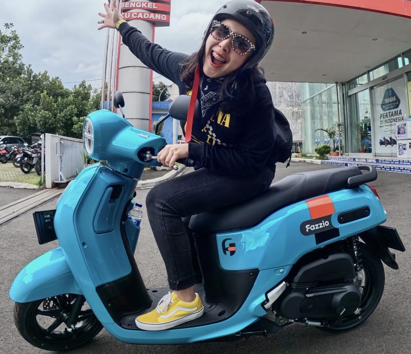 Yamaha Hadirkan Apparel dan Aksesoris Yamaha Fazzio Hybrid-Connected - NMAA