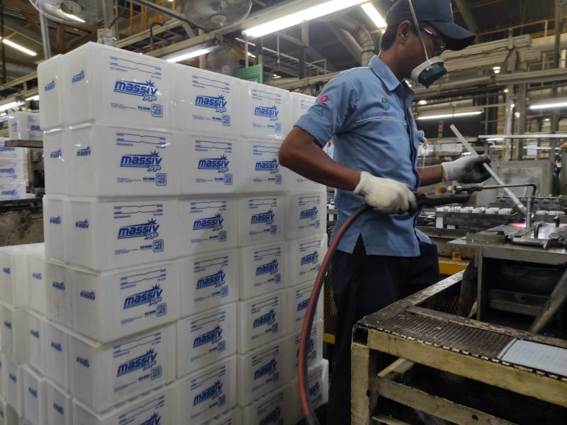 Menengok Langsung Detail dan Proses Pembuatan Aki Massiv di Pabriknya ...