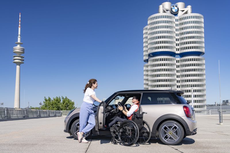 MINI Cooper SE Lengkapi Lini Kendaraan untuk Penyandang Disabilitas