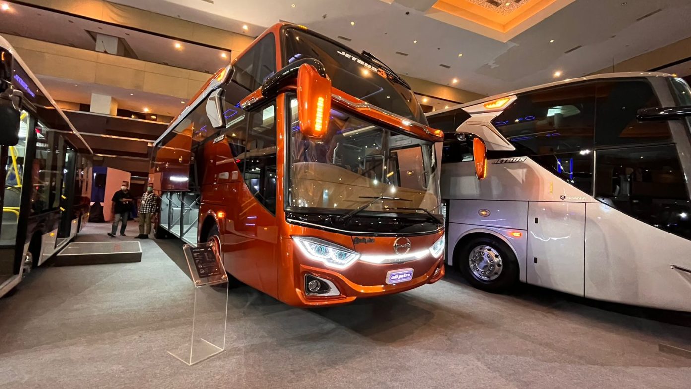 Hino Serah Terima Chasis Dengan Adiputro Di GEMS Indonesia - NMAA