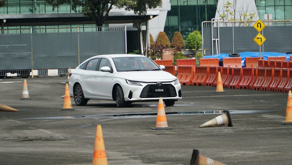 Komparasi Toyota All New Vios vs Honda City, Rivalitas Dua Sedan ...