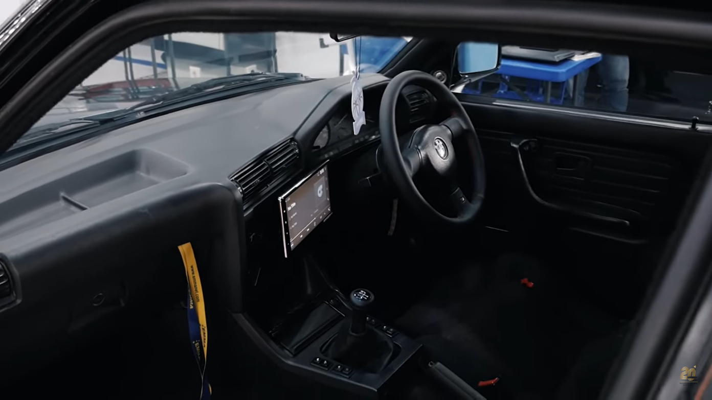 BMW E30 Raffi Ahmad Full Upgrade Audio Pioneer, OEM Look dengan ...