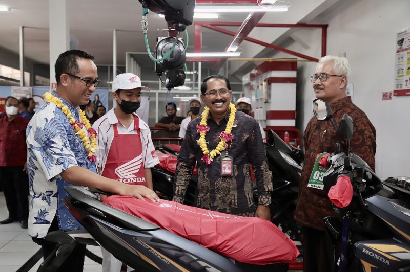 Perkuat Komitmen di Dunia Vokasi, AHM Resmikan Pos AHASS TEFA di Bali ...