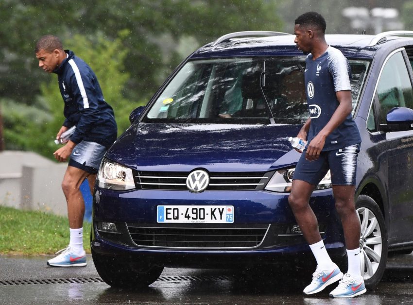 NMAAPedia: Deretan Mobil Koleksi Bintang Sepak Bola Dunia, Garasi Penuh ...