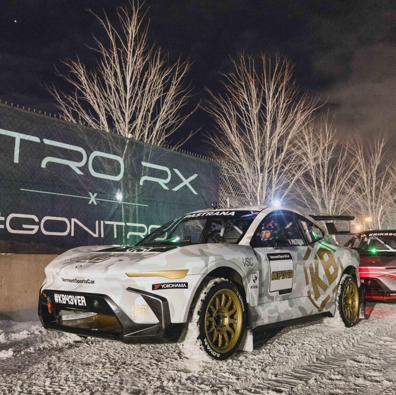 Travis Pastrana Abadikan Mendiang Ken Block di Livery Mobil Rally Baru ...