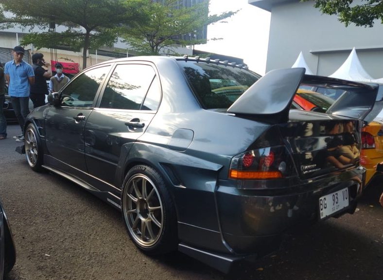 Mitsubishi Lancer Cedia Bosan Standar, Berubah Sangar Jadi Evo IX Voltex Racing - NMAA