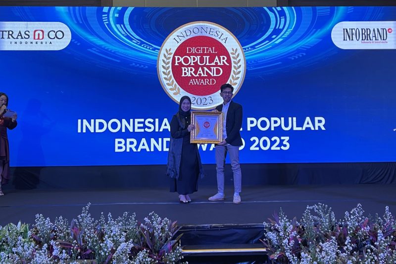 Wuling Almaz Hybrid Raih Predikat Indonesia Digital Popular Brand ...