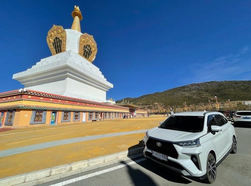 Begini Cerita Lussiana-Alvin Mudik Sampai ke China Naik Toyota Veloz ...