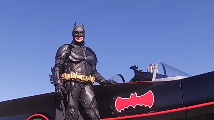Lontarkan Api! Youtuber Batcarguy Tunjukkan Kecanggihan Batmobile Versi ...