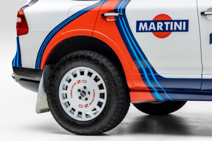 Porsche Cayenne GTS Asyik Buat Off-Road, Berhias Livery Retro Martini ...