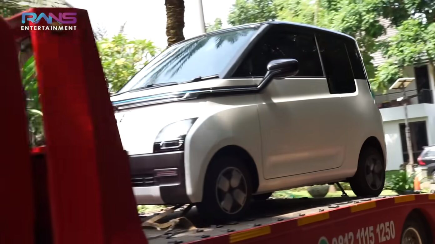 Raffi Ahmad Bagikan Giveaway Wuling Air ev Modifikasi di Acara Puncak IMX 2023 - NMAA