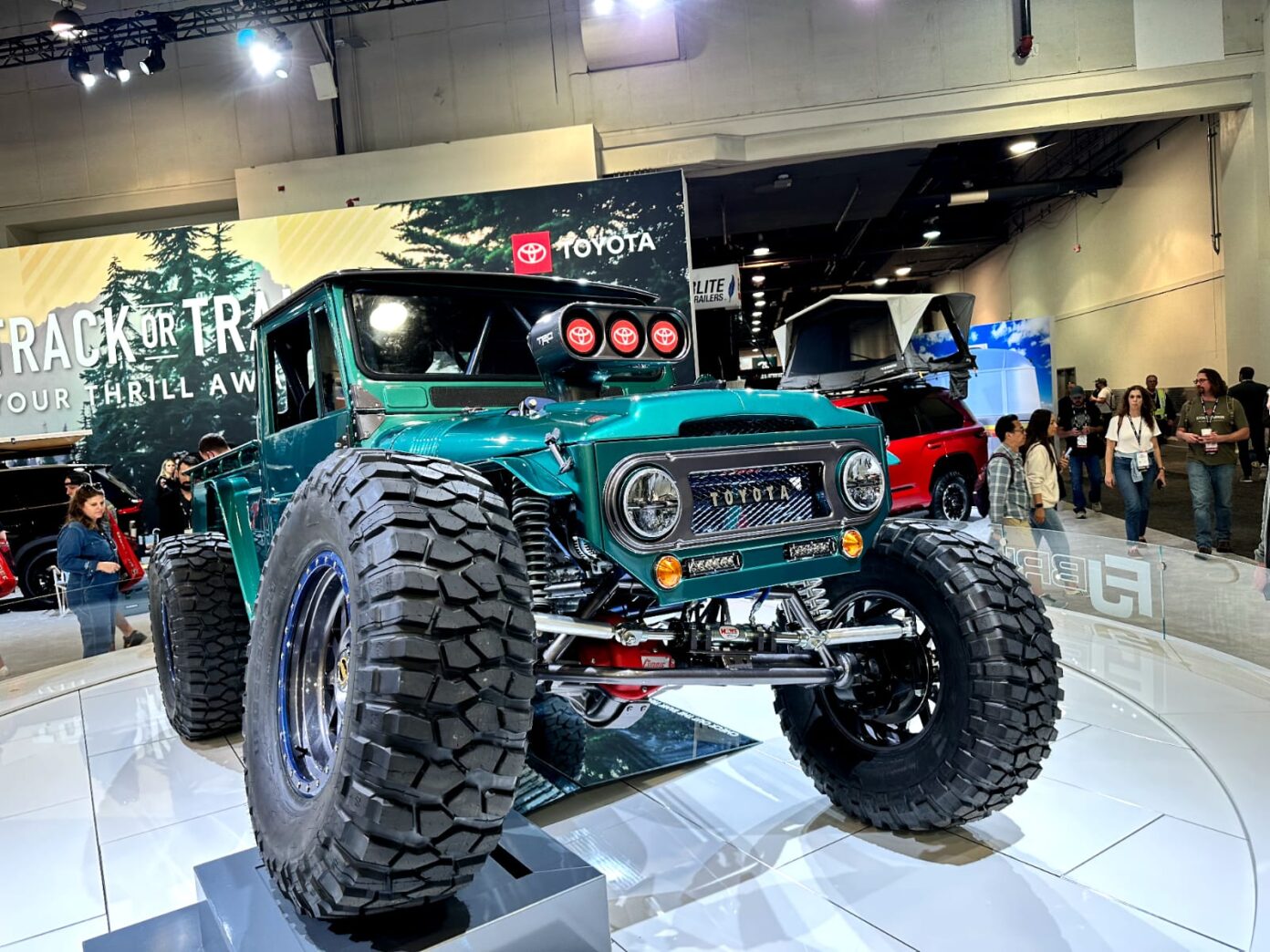 Modifikasi Toyota Land Cruiser FJ45, Monster Off-Road Berjantung Mesin ...