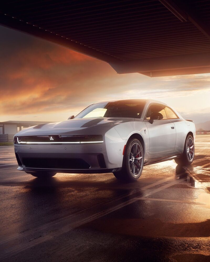 Luncurkan Muscle Car EV Pertama, Dodge Tetap Hadirkan Opsi Mesin Bakar ...