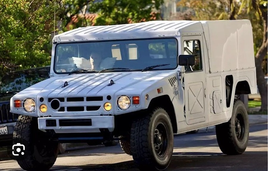 Ngebet Punya Tesla Cybertruck, Kanye West Rela Singkirkan Toyota Mega ...