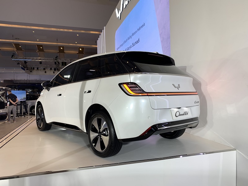 Dengan Harga Pre-book Rp 410 Juta, Wuling Cloud EV Sudah Bisa Dipesan ...