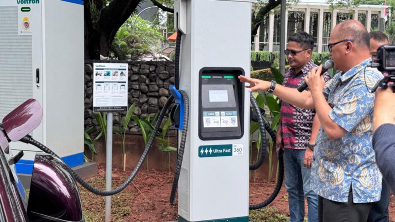 Pertama Di Indonesia, Voltron Resmikan SPKLU Hyper Fast Charging 360 kW ...