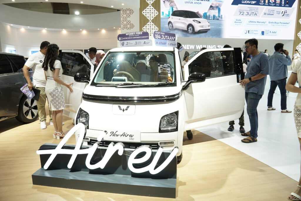 Wuling Torehkan 1.653 SPK dan Tiga Penghargaan di IIMS 2025 - NMAA